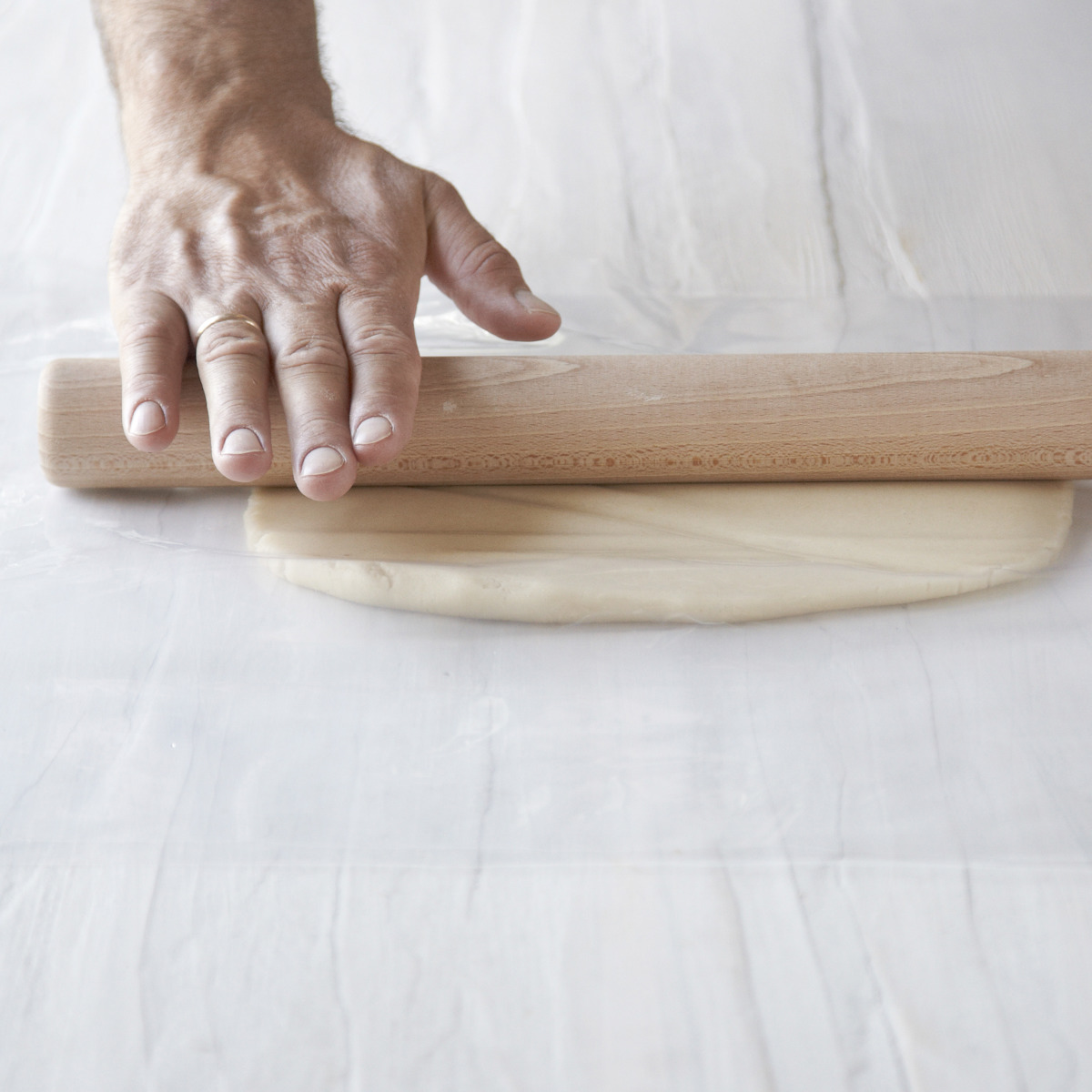 Utrulling av marsipan - Se hvordan du ruller marsipan her