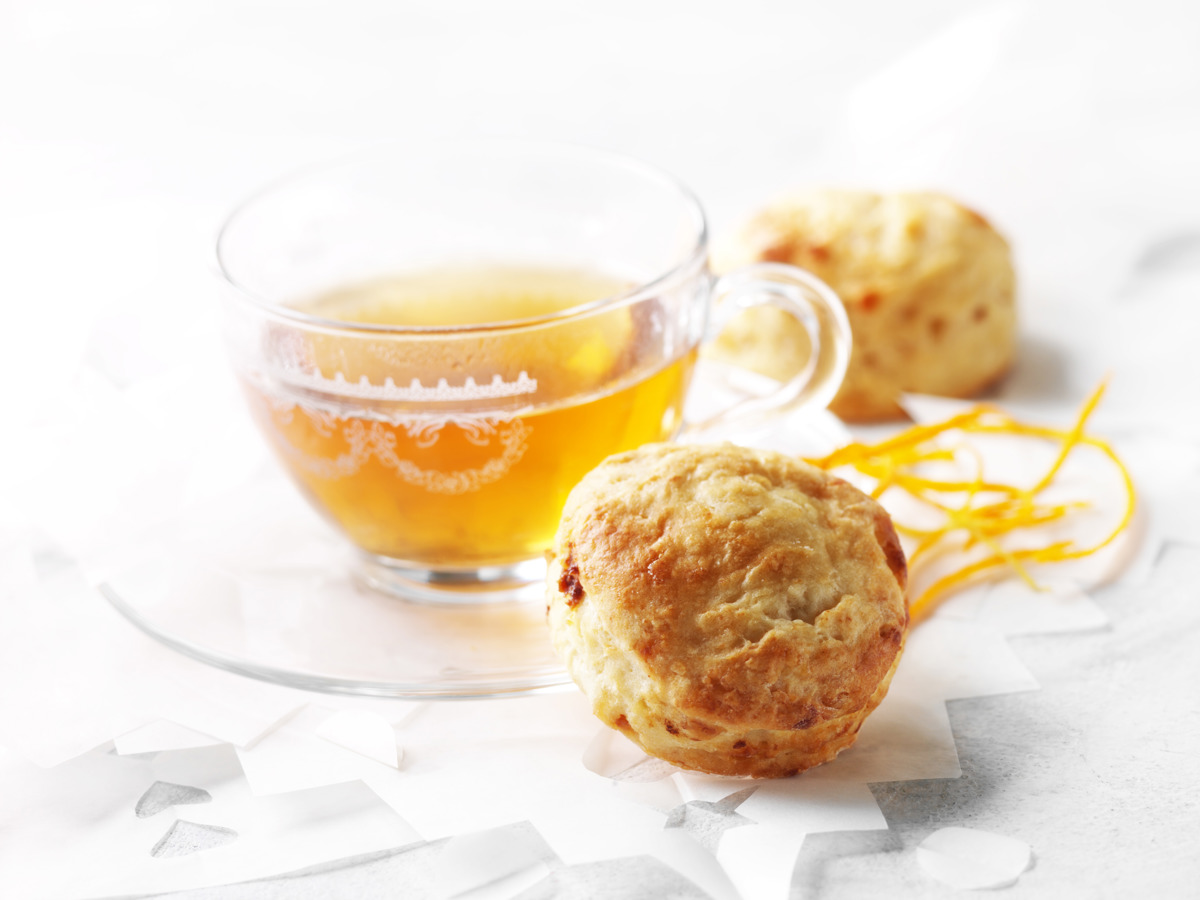 Scones med marsipan og hvit sjokolade Scones med marsipan og hvit sjokolade