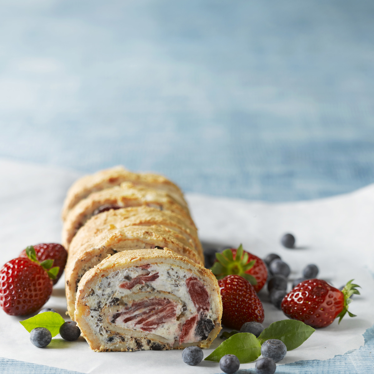 Fragilité-rullekake med sommerbær